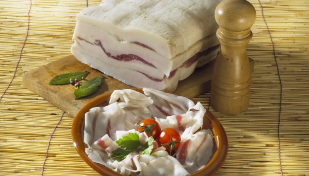 La Fête du Lard à Arnad (Vallée d'Aoste), dimanche 30 août 2020 - AVIVO